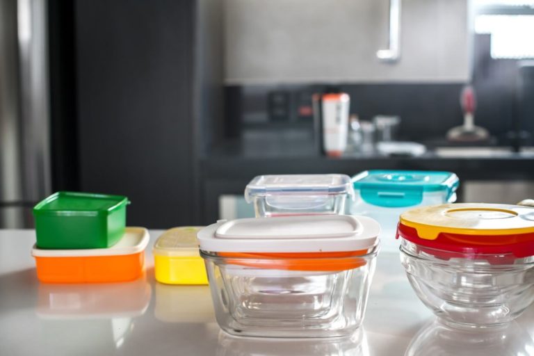 Tupperware : vente pyramidale à domicile
